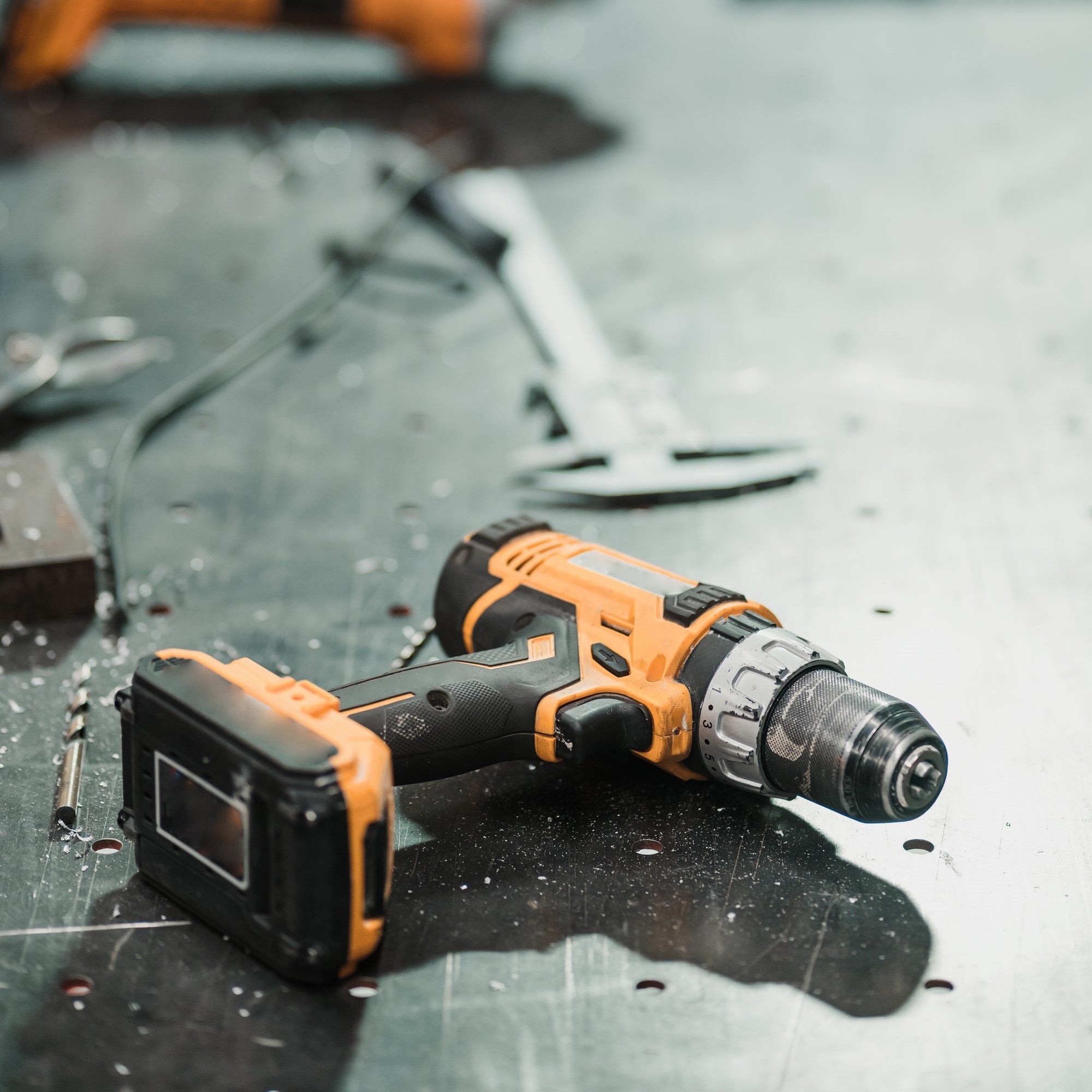 Tool tethering. Mitigating the risk of falling objects. – GRIPPS USA
